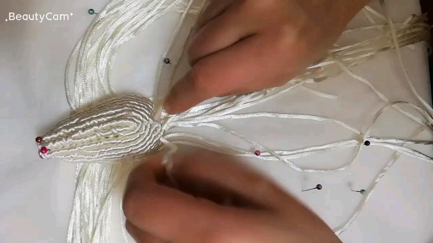 践行中国文化手工编制,猜猜这是什么?