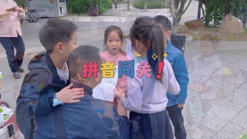 这种活动很简单,孩子玩得开心学得舒心。把学习任务分散一下