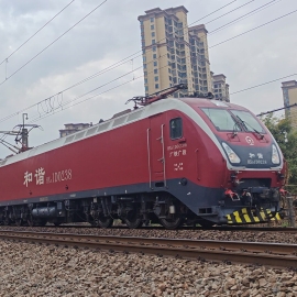 奔腾在南京广的238 