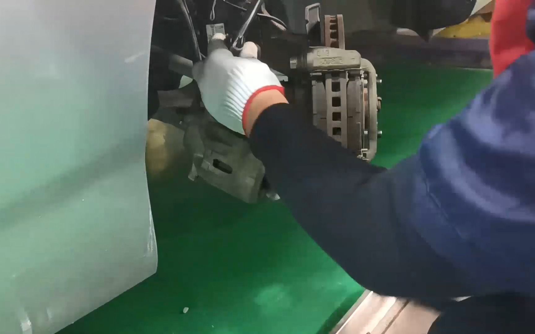 八、盘式制动器的拆装检修视频操作