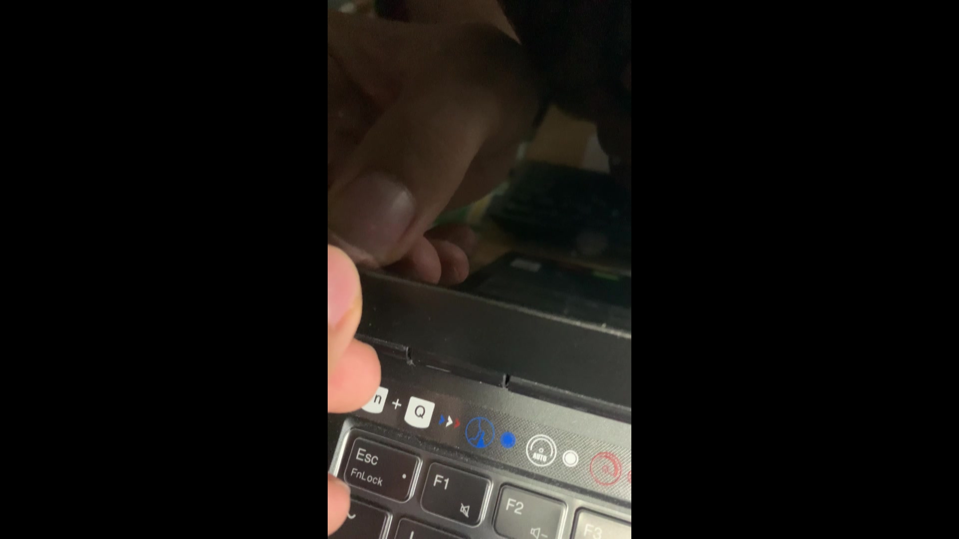 撕不下来?电脑屏幕保护膜这么撕!