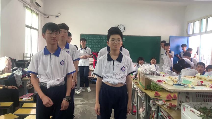 华诚毕业联欢,男寝615的表演节目,#华诚学校九七班 #中考加油
