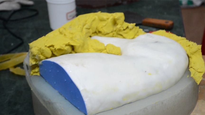 马头模具半边模制作拆模过程