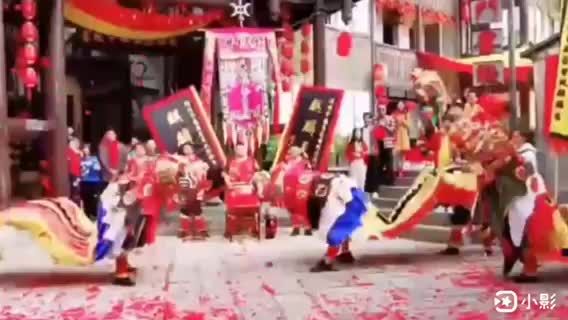 南方报道-景区喜迎游客表演舞狮子!