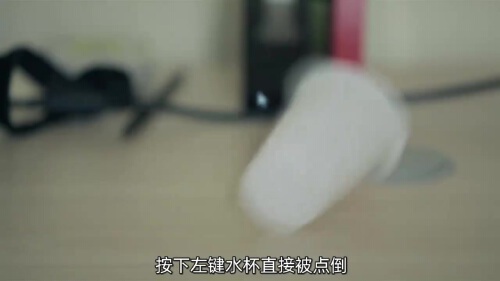 男人将鼠标移出了电脑屏幕外,能对这个世界重新编辑!