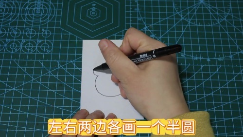 草莓熊简笔画可爱又简单如何画