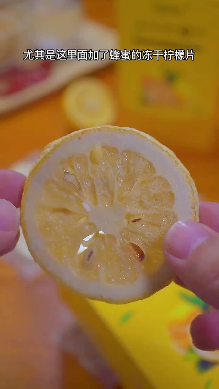 酸甜可口的柠檬片泡水