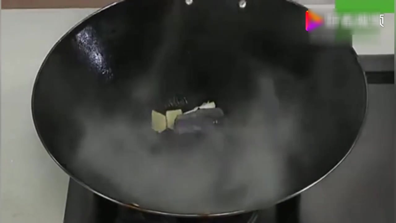 红烧海参的家常做法:家常葱烧海参的做法,看完直呼过瘾