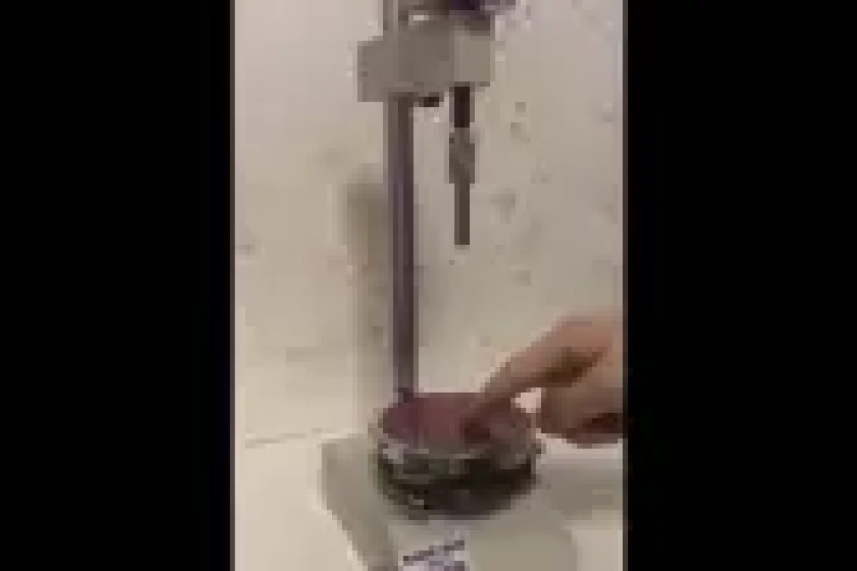 邵氏硬度计操作演示视频