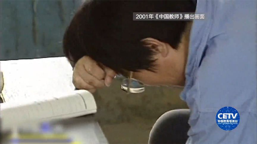 泪目!24年前视频记录张桂梅讲台倒下瞬间