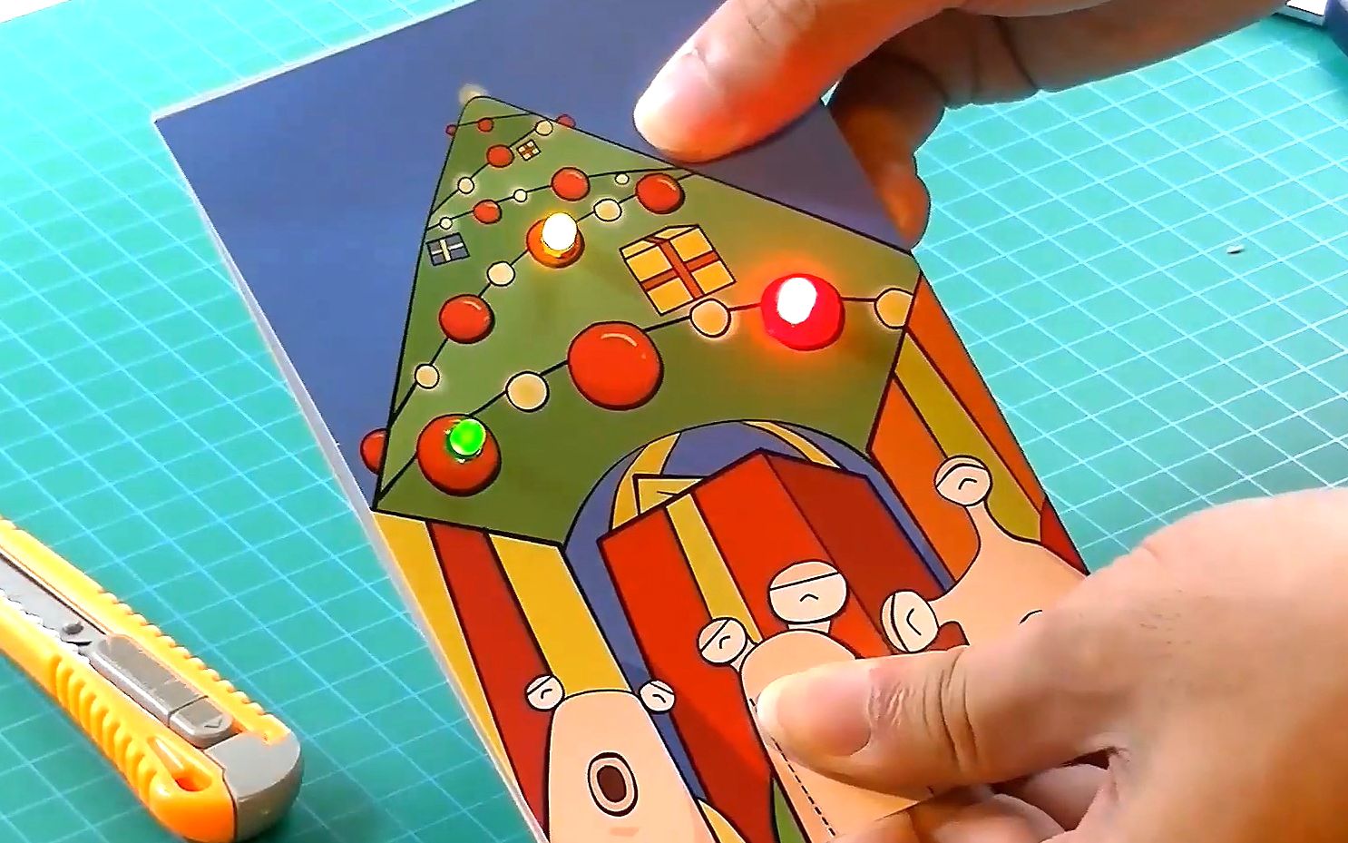 极客爸爸AR游戏纸电路案例:愉快的圣诞节 | 拼贴电子学