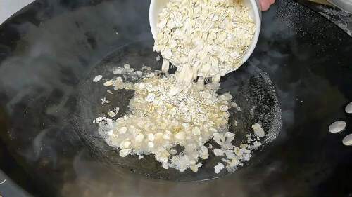 开水一烫,燕麦瞬间变美食!比包子油条都简单好吃