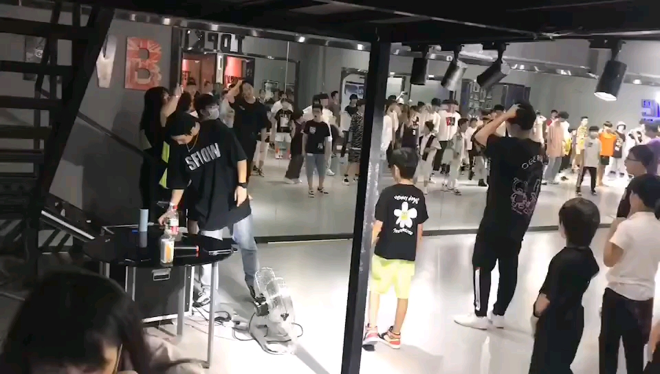 [TF家族]TF家族练习生招募,原来我们喜欢的他们,也是从这么多人中脱...