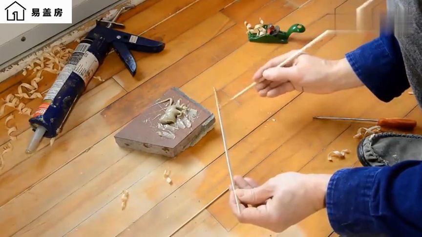 木地板年久失修缝隙变大,只能重新铺?实拍德国人的修复全过程