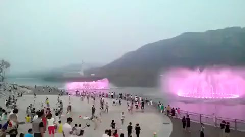 大型音乐喷泉,实在是太美了,好想去浪呀。