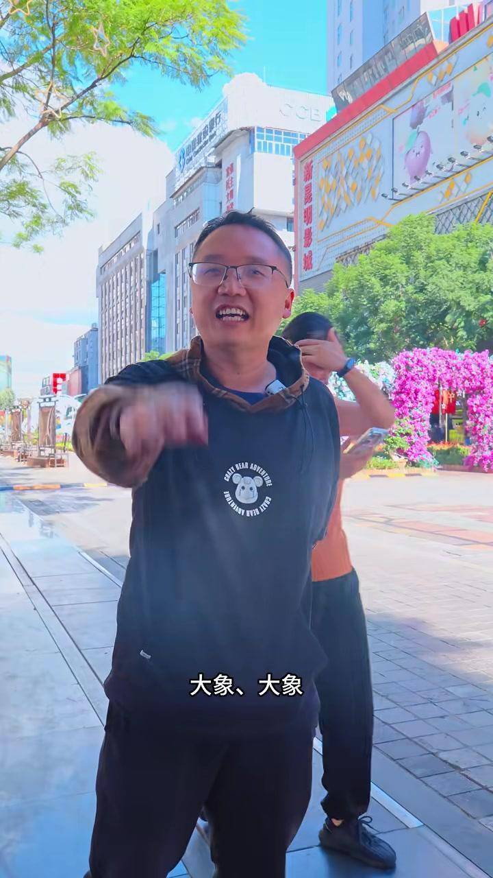 昆明街头惊现吐泡泡的大象,快来打卡(ps:地址在结尾)