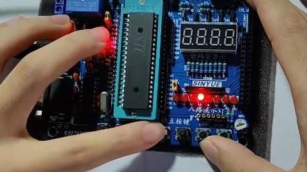 基于89C52芯片进行流水灯的仿真设计(开发板仿真)