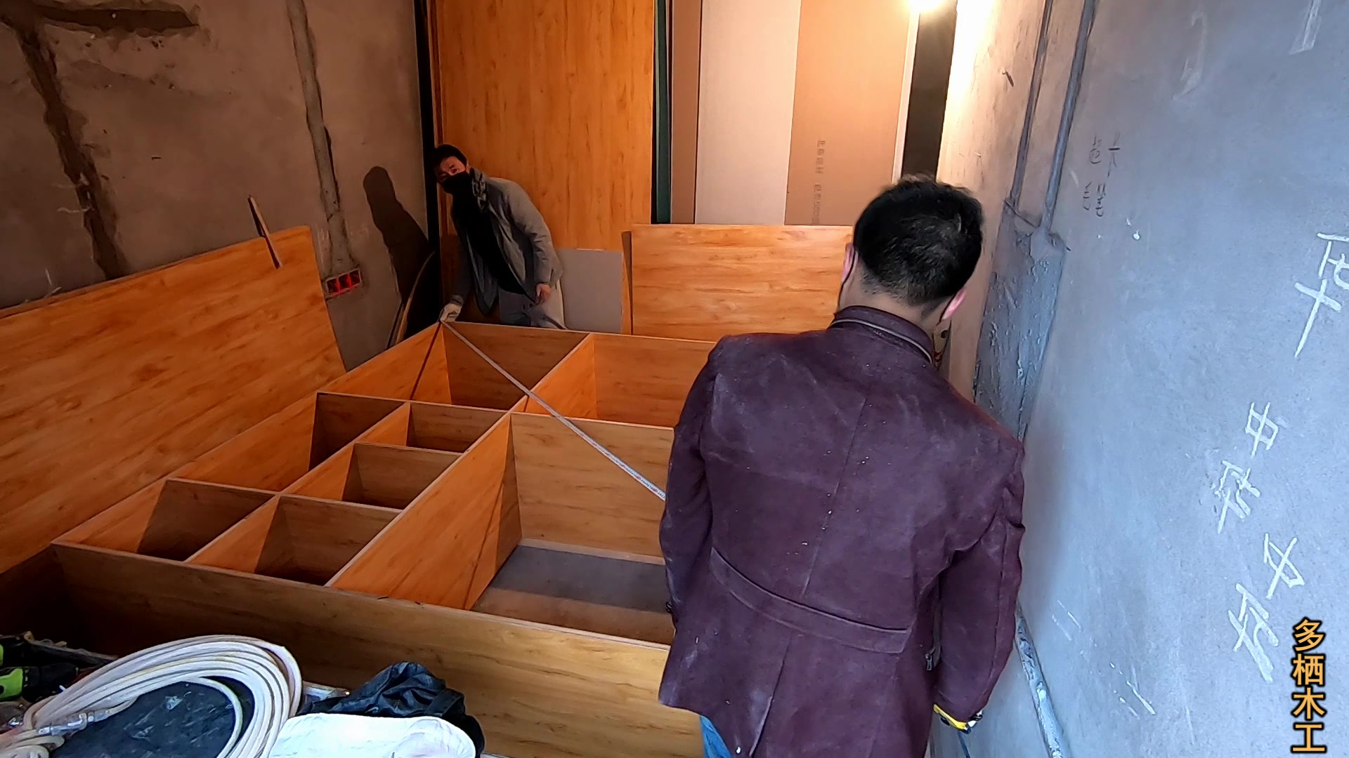 装修木工现场做衣柜就是这么简单,看完你学会了吗