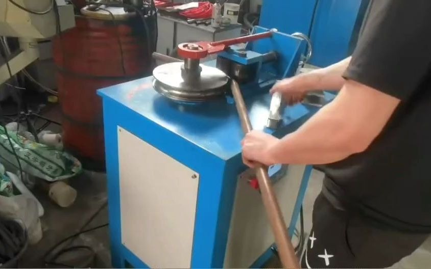 45度弯管电动弯管机25管弯90度平台式握管机