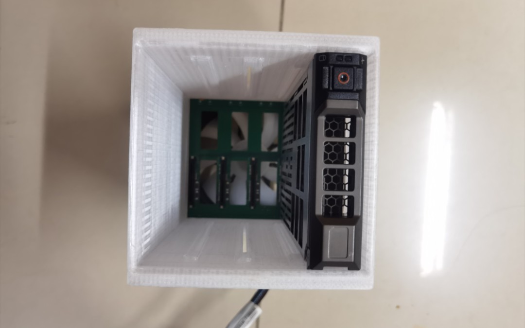 3D打印4盘位硬盘笼,8643 SAS 背板,12G速率,支持sas和sata硬盘,支持...
