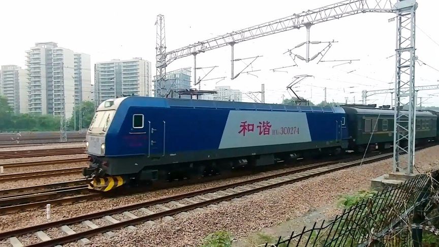 包头至杭州K655次火车,运行31.5小时后通过艮山门接近终点站