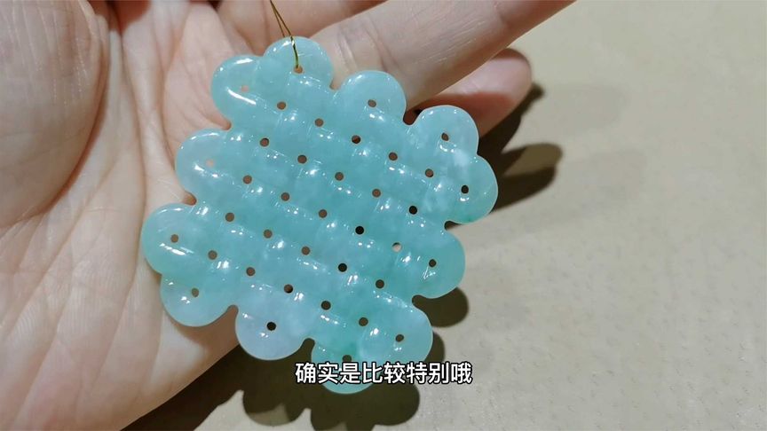 翡翠各种雕刻,复古中国结,特色挂件的形成!
