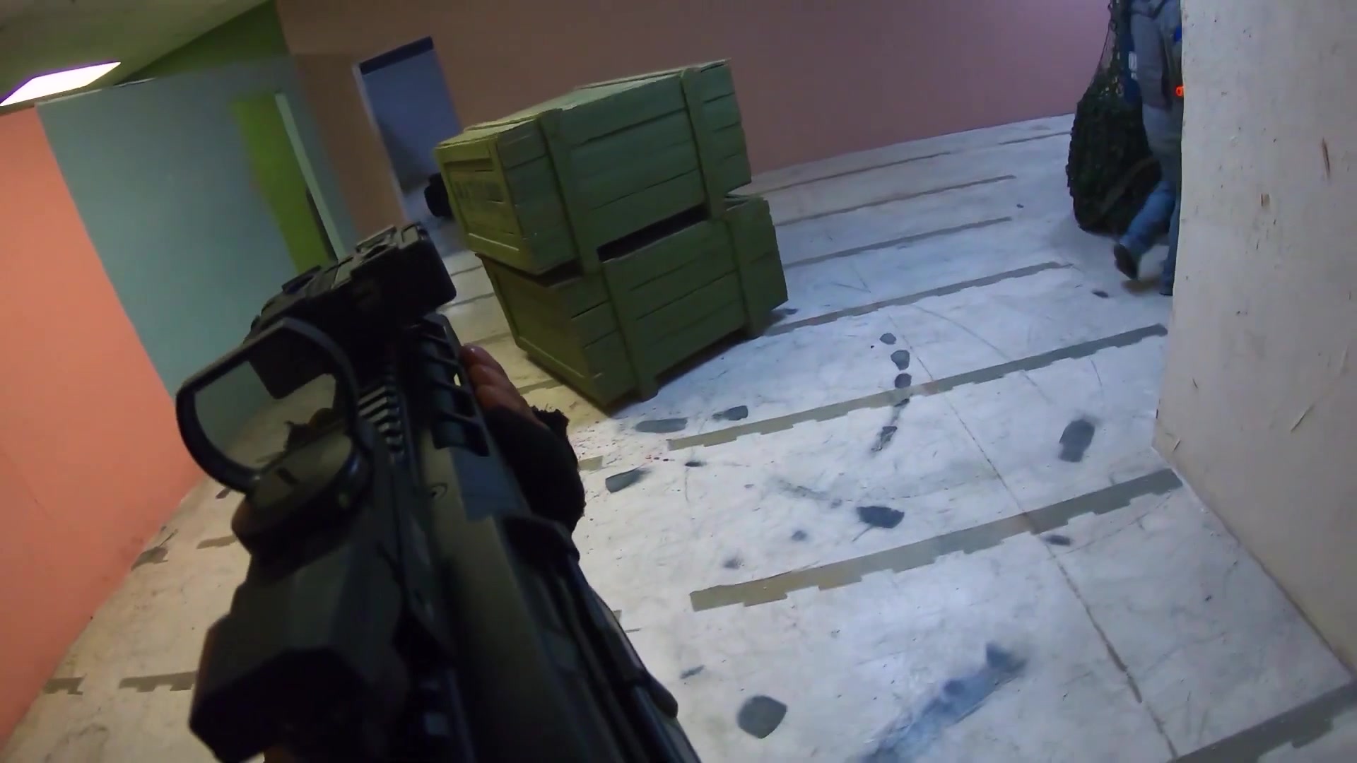 室内真人CS,对决很激烈 好玩!