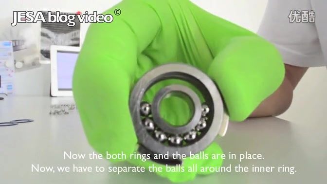 原来轴承内的滚珠是这样放入轴承内的,涨知识了