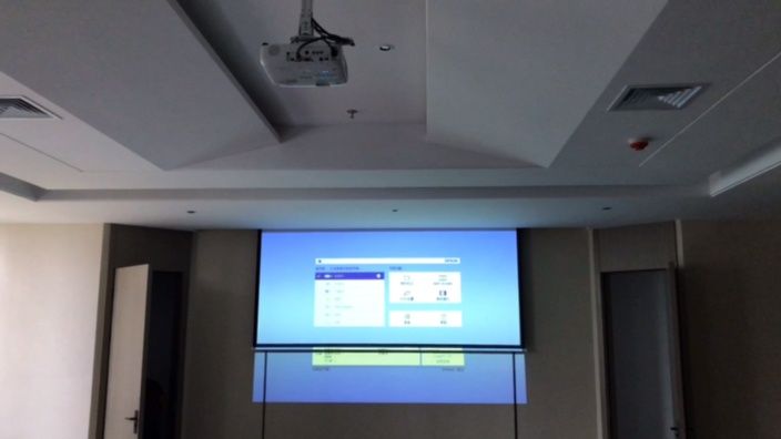 下大雨匆匆去安装投影机效果很满意