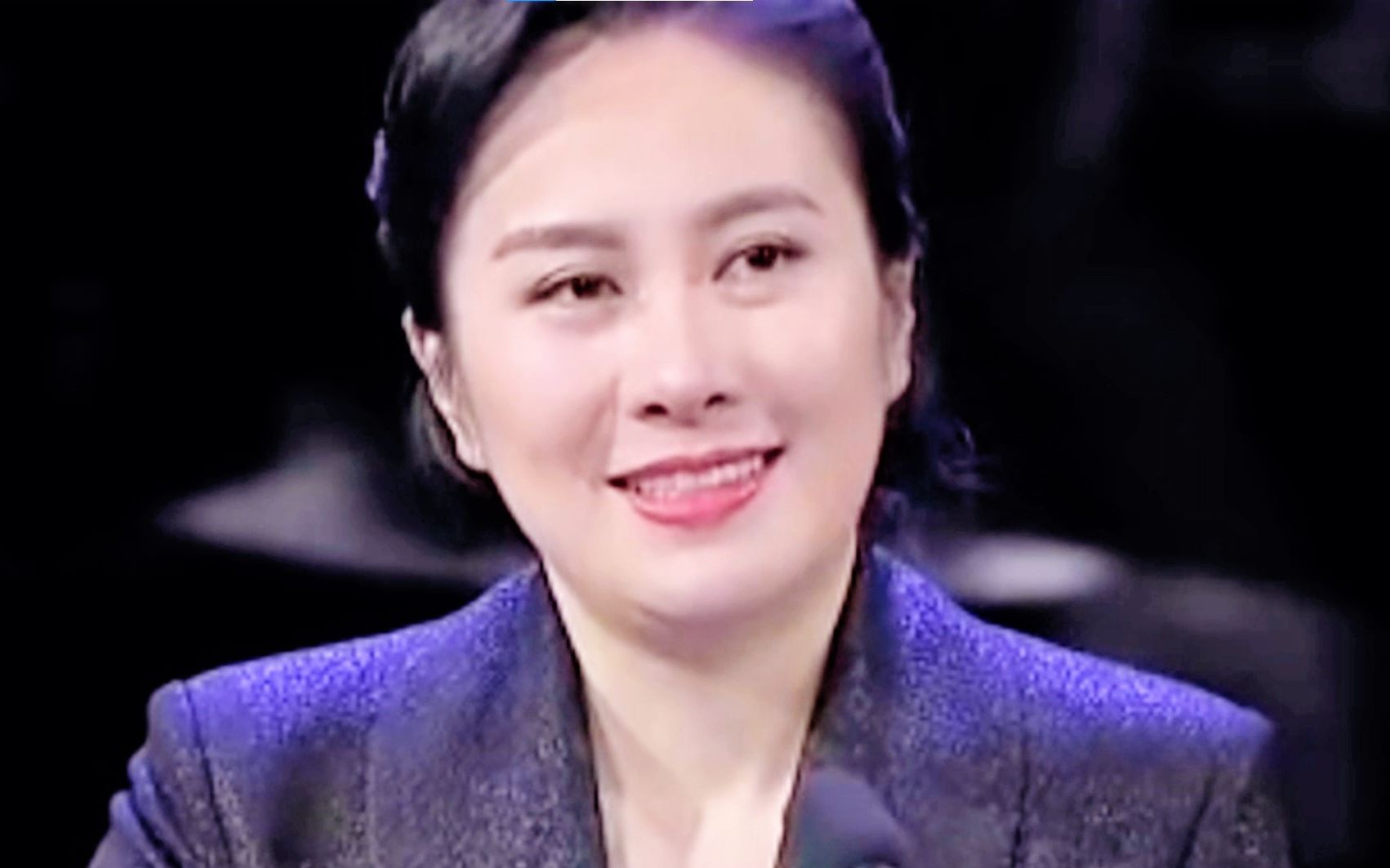 “我奋斗了18年,才和你坐在一起喝咖啡。这个世界就是不公平,一个...