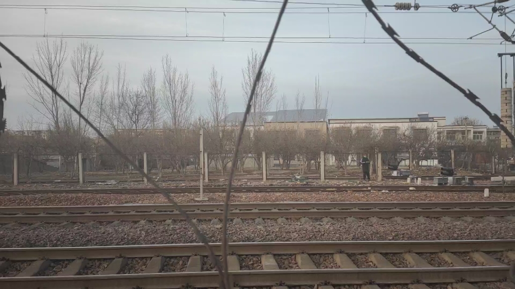 K741次列车即将进入开封站