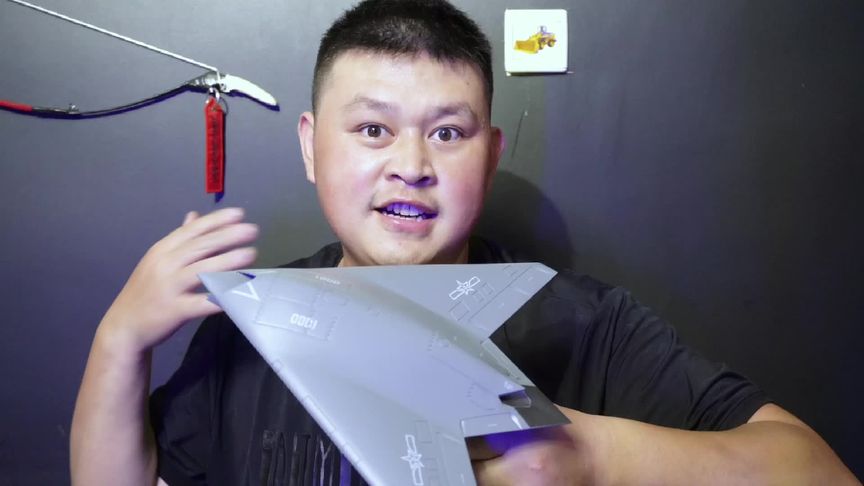 一款隐形无人机的模型,全合金的摆件收藏军事模型