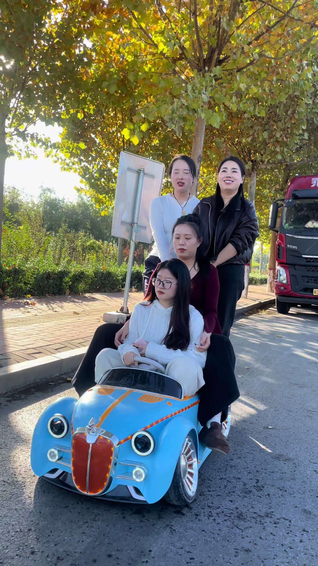 #儿童电动车 颜值超高,能遥控可自驾,带音乐灯光,宝宝开出去玩回头率...