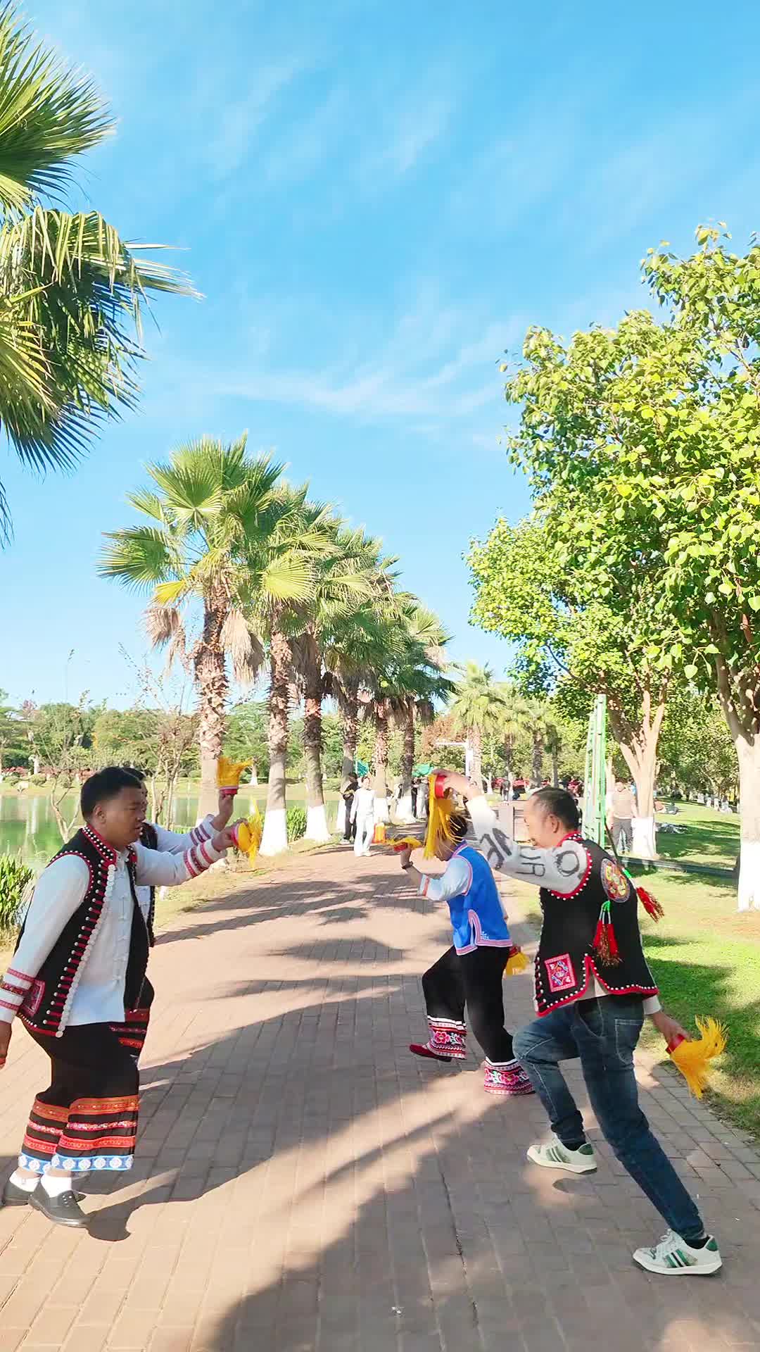 探索云南少数民族的神秘风情,感受独特的民族服饰和传统文化。这场...