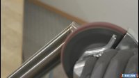 两个钢管被焊接在一起, 用这工具打磨, 接近完美的光滑