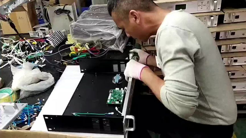 精准定时播放器大量组装生产中,可以定制黑色面板,彩色屏幕