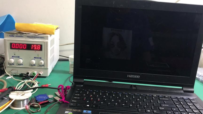 手抖哥给自己电脑换USB接口,结果直接把电脑干趴下,不开机