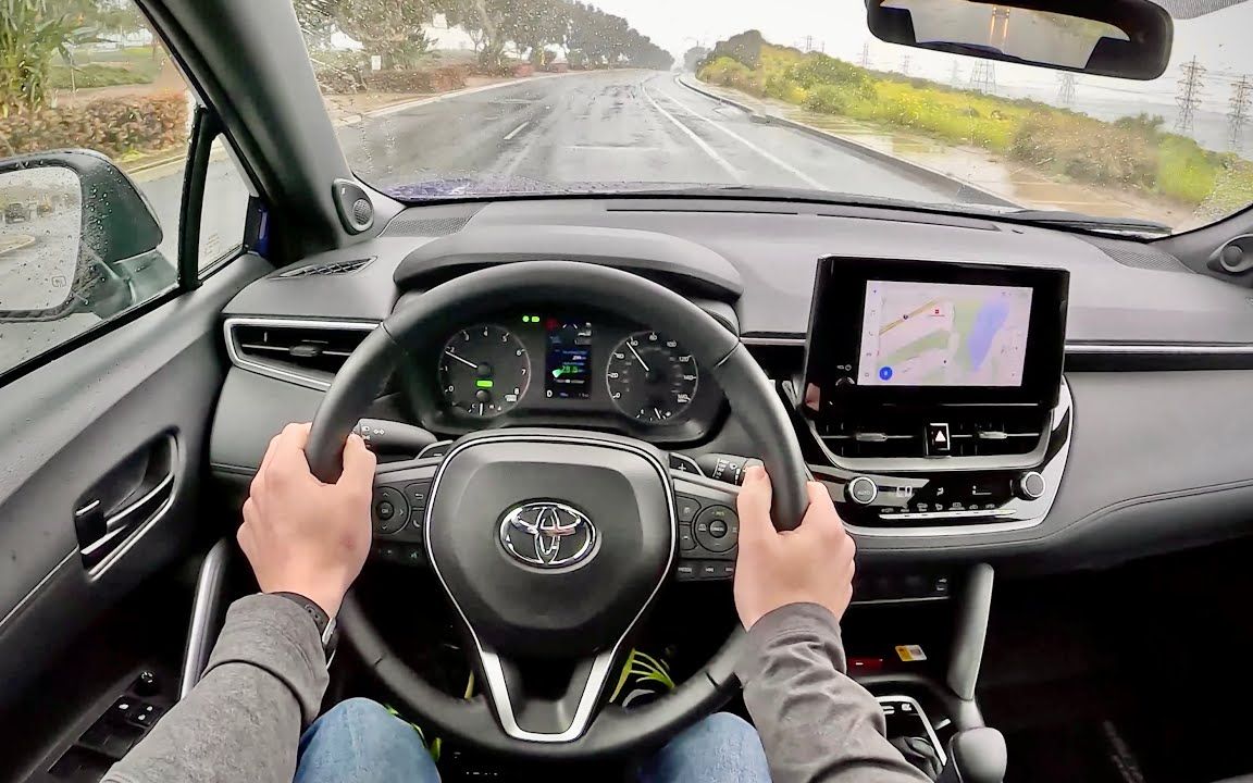...2023 Toyota Corolla Cross Hybrid - POV 第一印象,丰田卡罗拉跨界混...