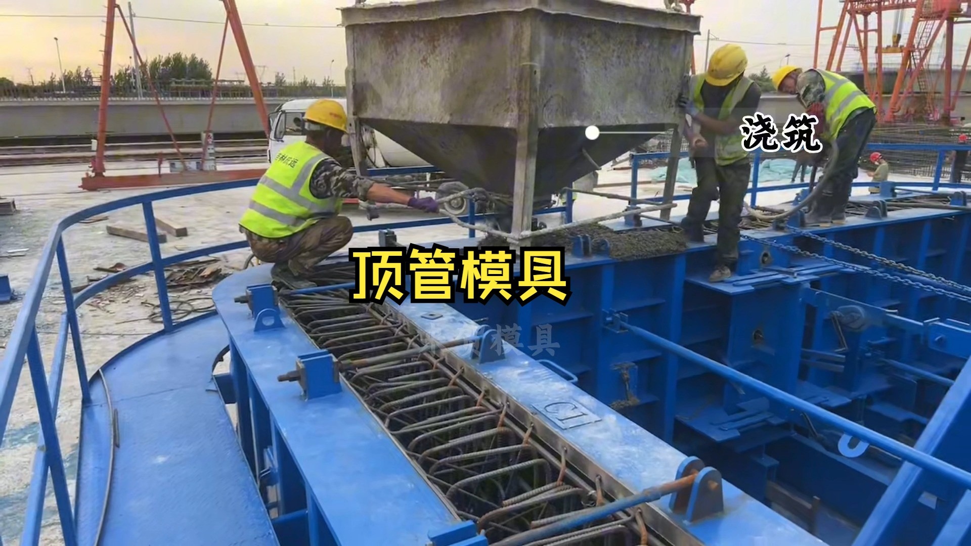 顶管模具是用于非开挖地下施工技术中制造混凝土管道构件的专业工具