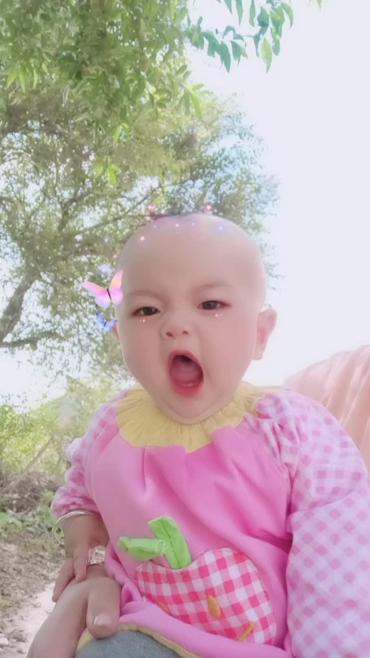 怀孕被查出是熊猫血,说血型这么特殊,男孩女孩生一个就好,生下一枚小...