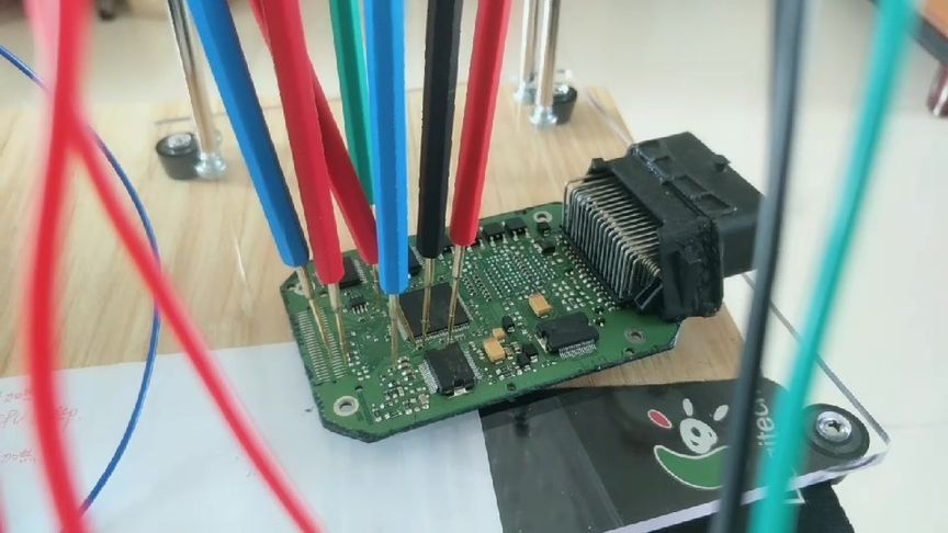 汽车电脑板维修小乌龟发动机电脑CPU数据读取「易学通汽修学院」