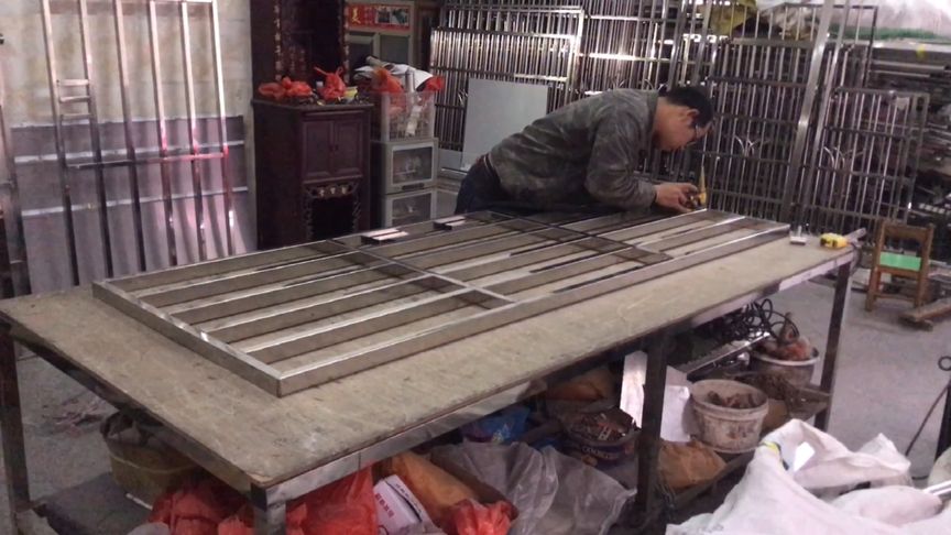 不锈钢简单门这样制作,美观又牢固!