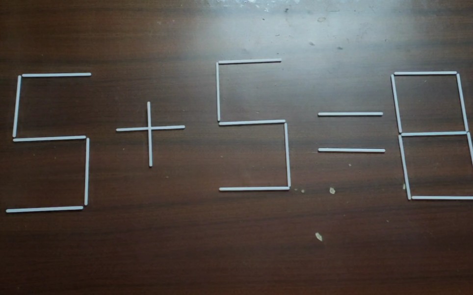 小学奥数题:5+5=8,移动一根小棒使等式成立。
