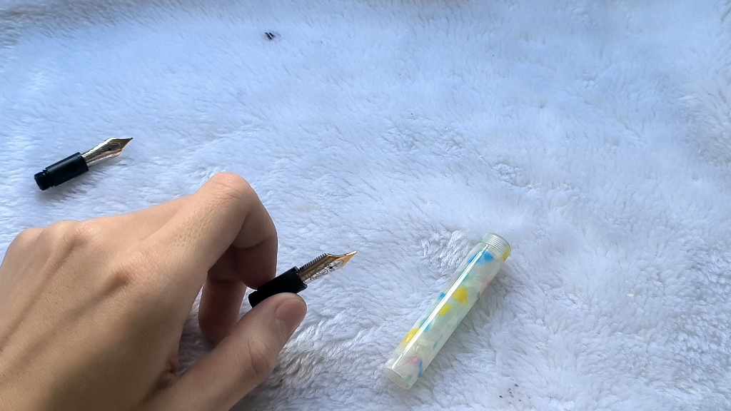 千杳修笔小课堂(1 ) 万宝龙笔尖总成拆解简易教程