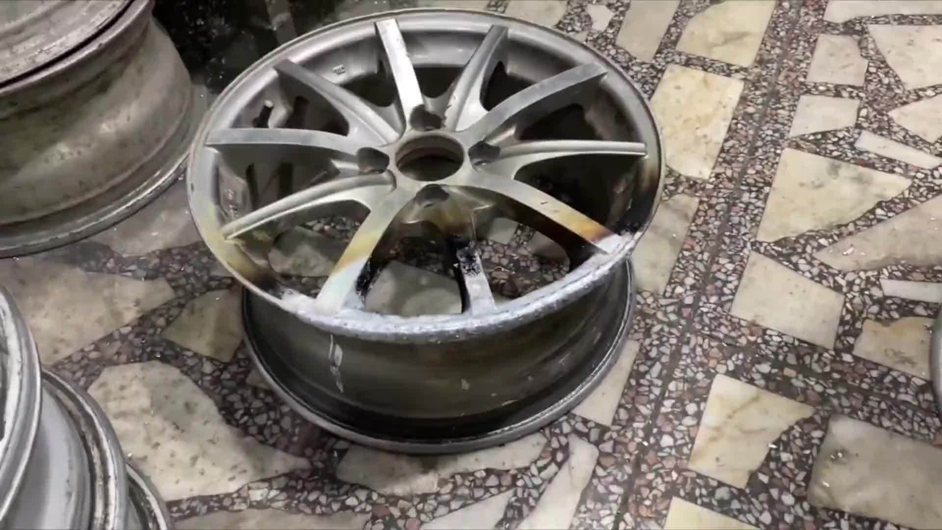 巴铁师傅维修破损的汽车轮毂全过程。