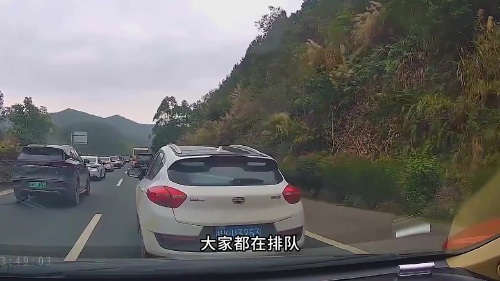 从应急车加塞,我才不惯着你车祸现场交通事故交通安全