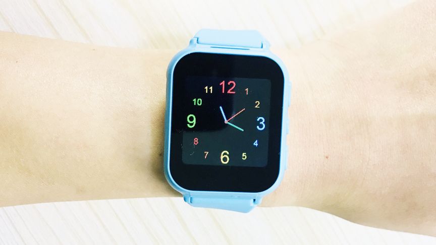 开箱个能定位的儿童电话手表,还送手机卡,难道不能给女朋友带吗