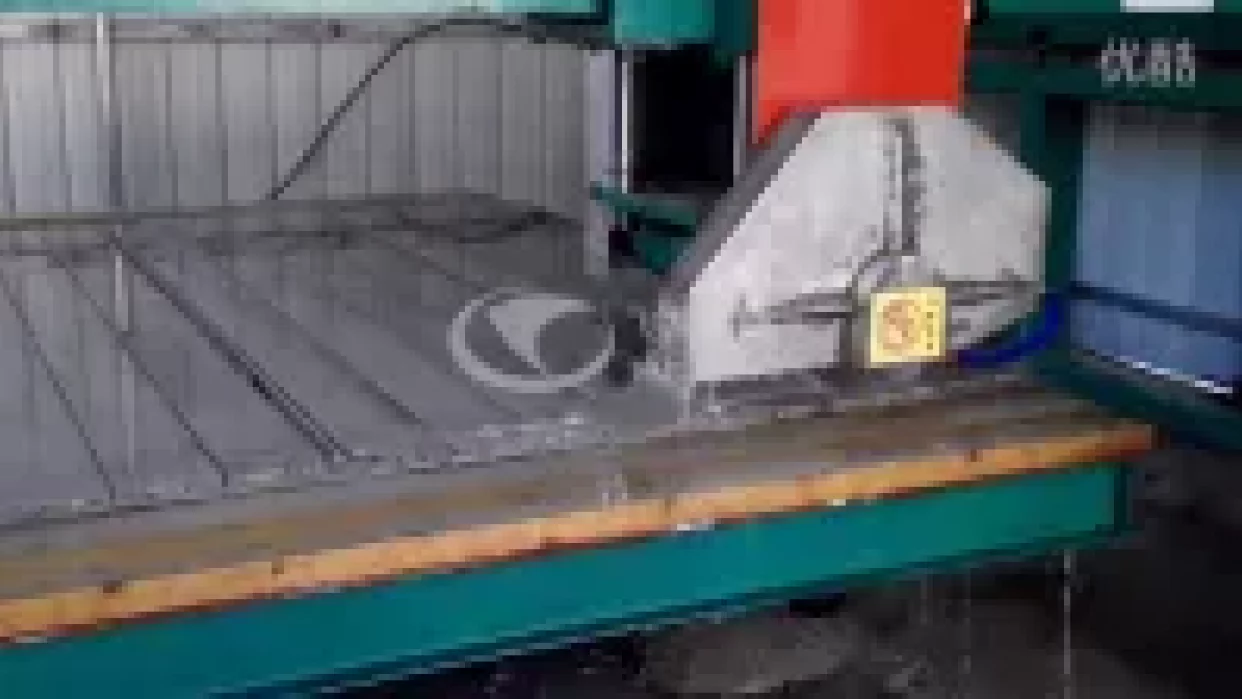 红外线石材切割机怎么操作