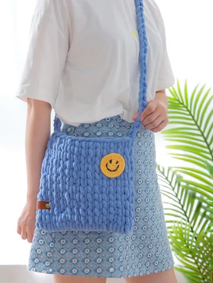 挑战30分钟手编完成一个毛线笑脸包包#手工diy #毛线编织 #玩毛线