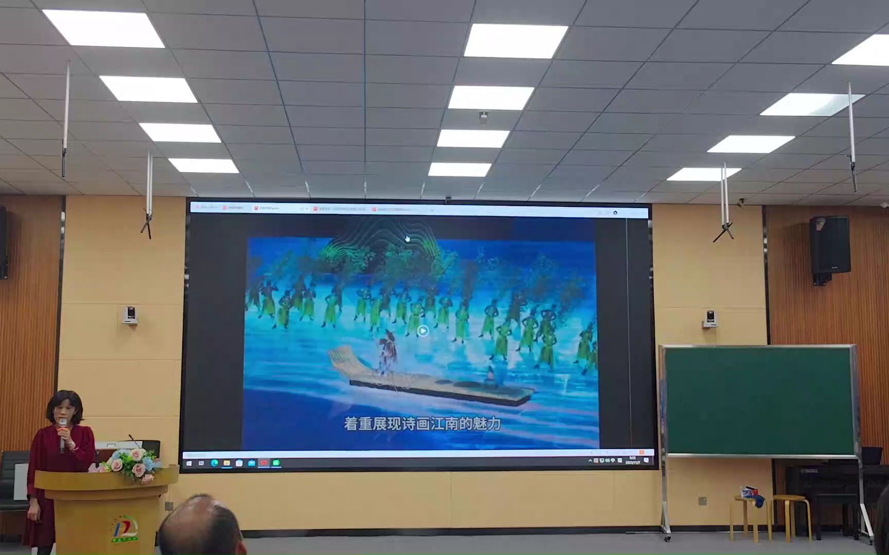 《坚定文化自信 传递中国力量》时政述评